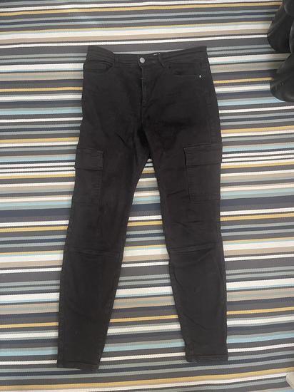 Stradivarius Cargo crne dzeparice pantalone L