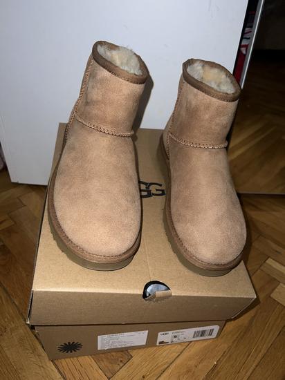 Ugg Classic mini 2