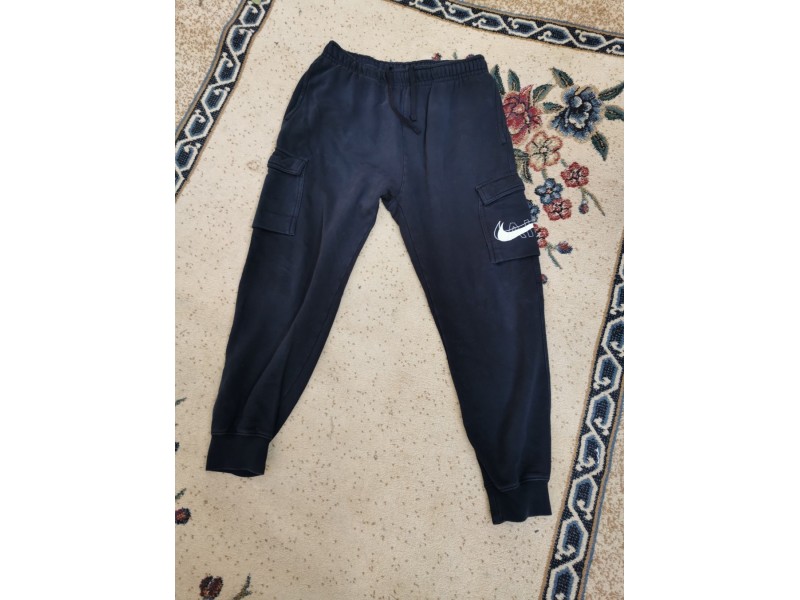 20. Nike VRHUNSKE PAMUCNE TRENERKE Vel. M