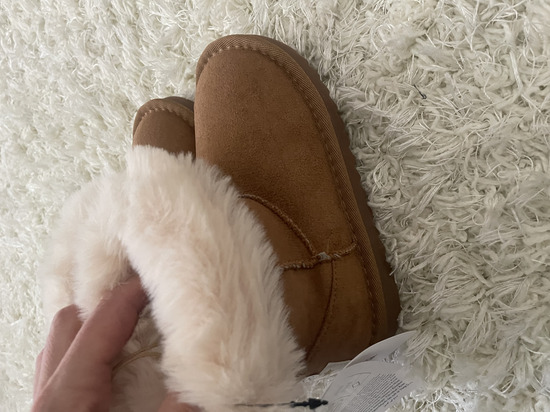 UGG cizmice - br.31 - nove (2.000)