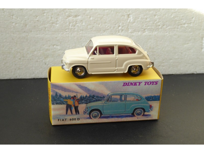 Fiat 600 1:43 Dinky kina