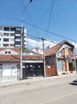 Lokal 86m2 + dvorište 200m2 u centru Niša