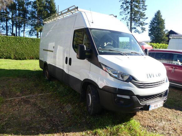 Prodaje se IVECO REF:0399 - Camionnette Iveco (2018-112.354 km) minibus furgon na aukciji