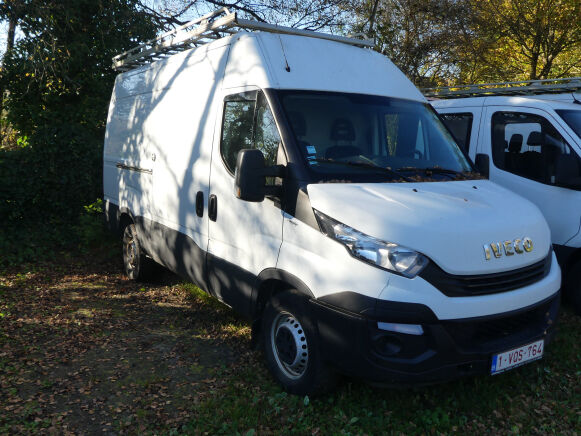 Prodaje se IVECO REF:0435 - Camionnette Iveco (2019-120.550 km) minibus furgon na aukciji