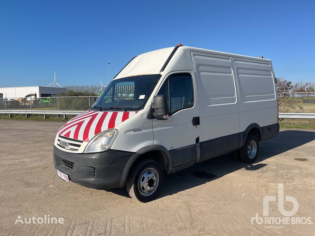 Prodaje se IVECO DAILY 35C13 minibus furgon na aukciji