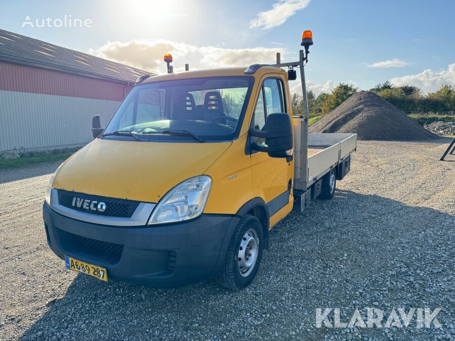 Prodaje se IVECO Daily 35S13 kamion s ravnom platformom < 3.5t na aukciji