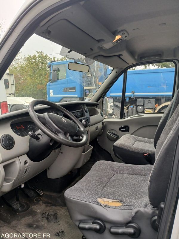 Prodaje se Renault MASTER kamion furgon < 3.5t na aukciji