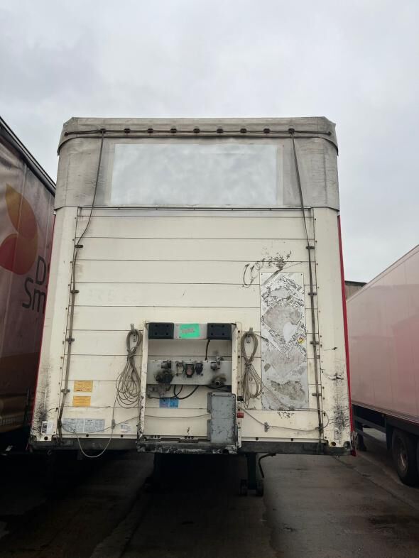 Schmitz Curtainsider Trailer poluprikolica sa kliznom ceradom