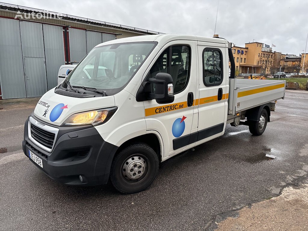 Prodaje se Peugeot Boxer 335 2.0 BlueHDI kamion s ravnom platformom na aukciji