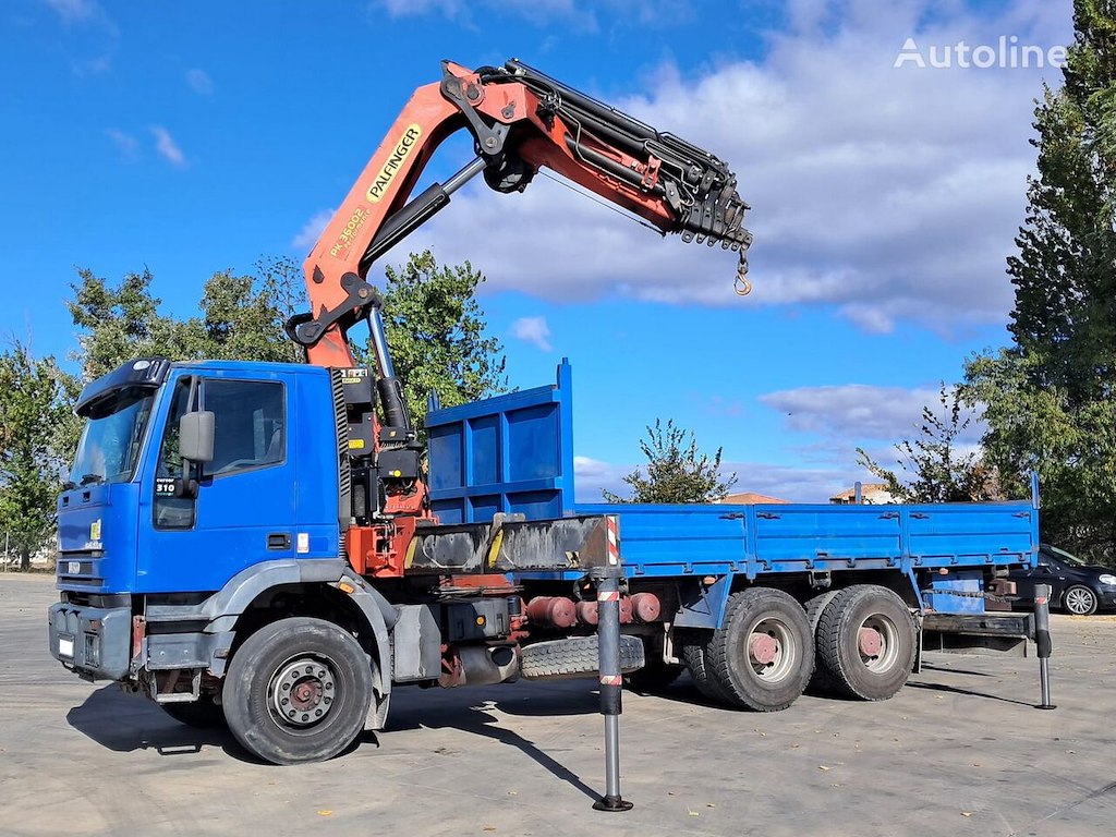 IVECO 310 6×4 PALFINGER PK 36002 kamion s ravnom platformom