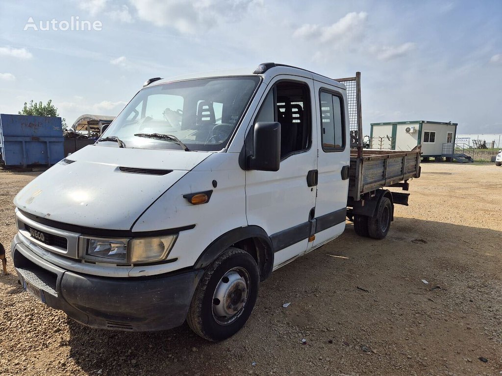 IVECO 35C13 kamion s ravnom platformom