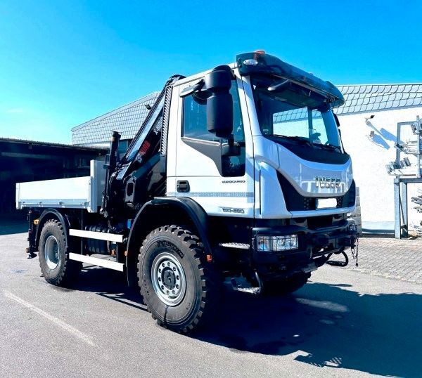 Novi IVECO ML 150E28WS-E3 4x4 Hiab 138-3 Kran kamion s ravnom platformom