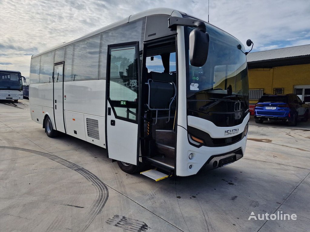 Novi Isuzu Grand Toro 2024 turistički autobus