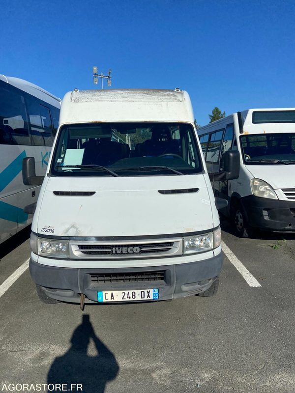 Prodaje se IVECO DAILY putnički minibus na aukciji