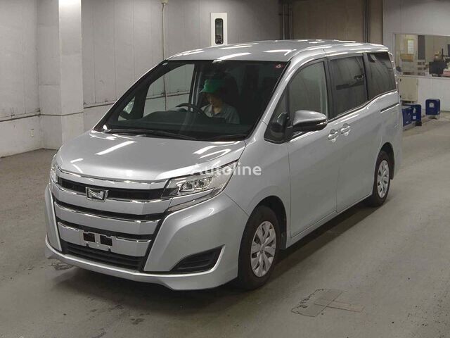 Toyota NOAH minivan