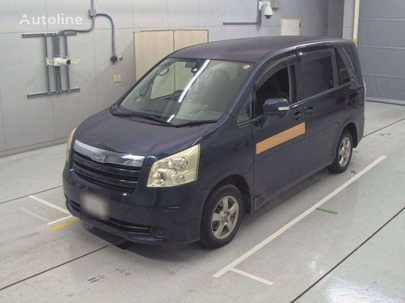 Toyota NOAH minivan