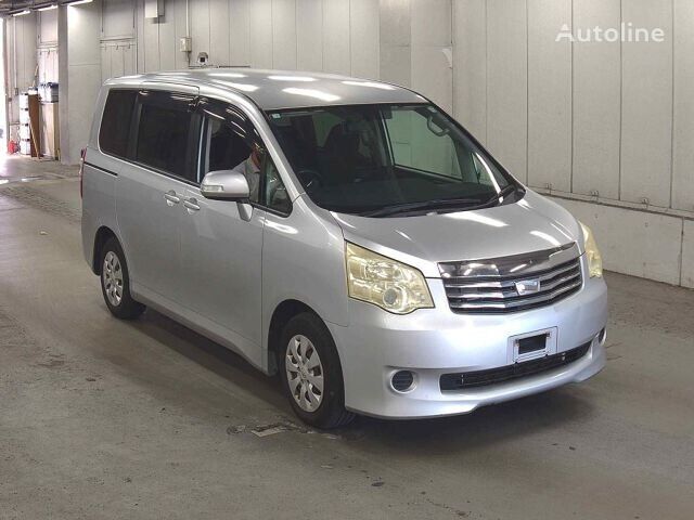 Toyota NOAH minivan