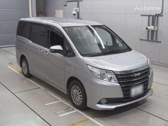 Toyota NOAH minivan