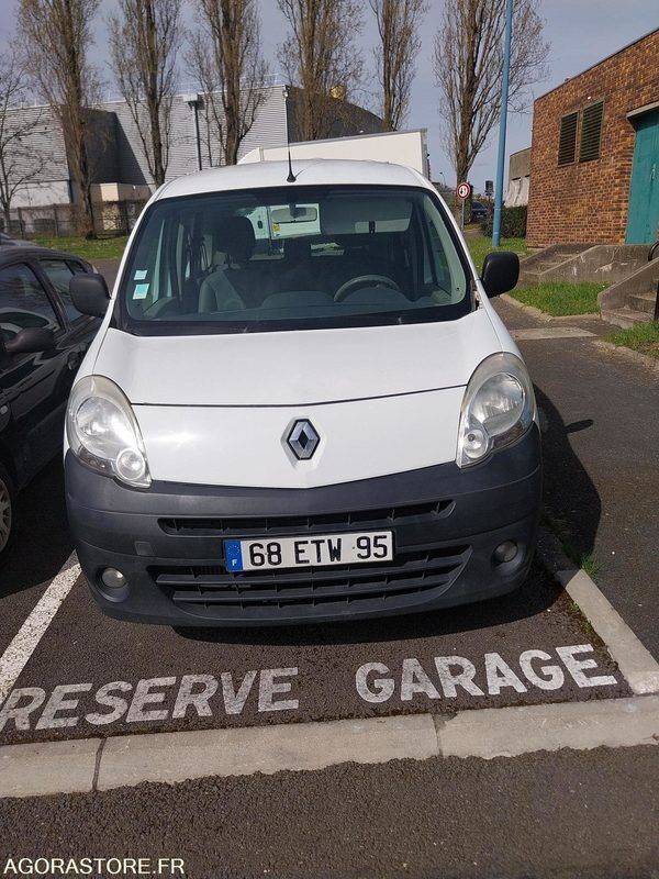 Prodaje se Renault KANGOO minivan na aukciji