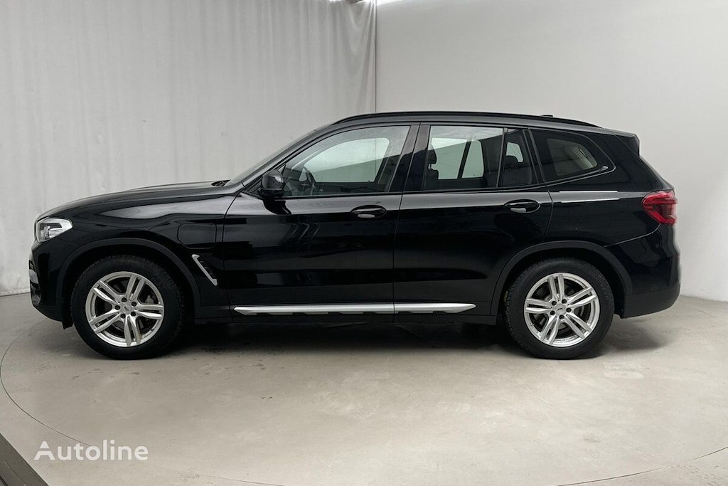 Prodaje se BMW X3 krosover na aukciji