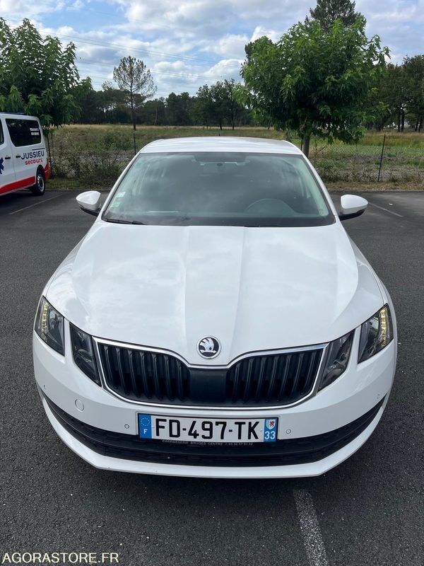 Prodaje se SKODA OCTAVIA sedan na aukciji