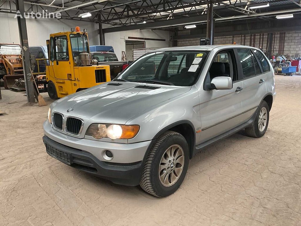 Prodaje se BMW X53 krosover na aukciji