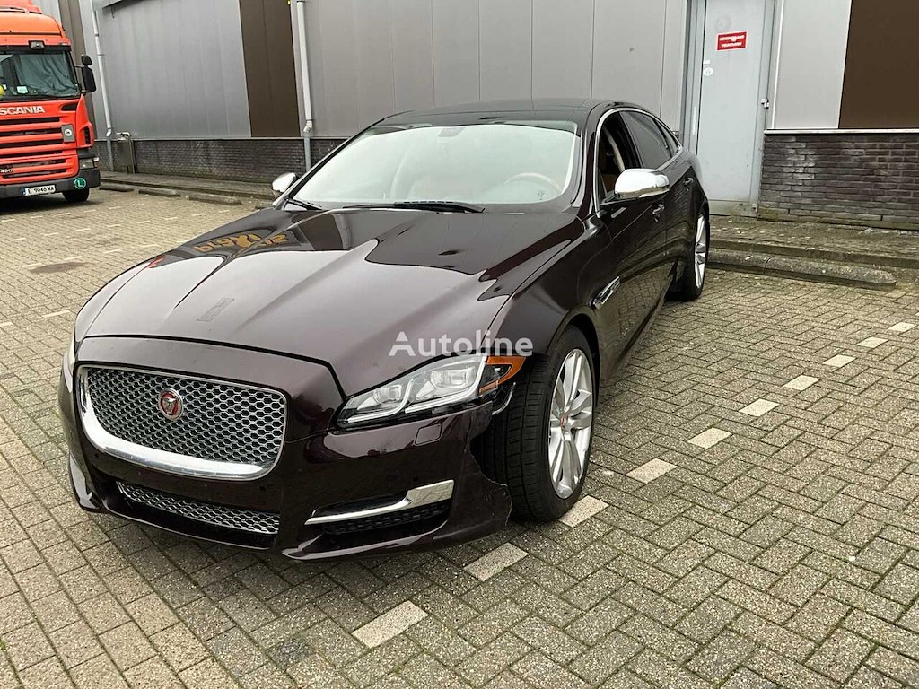 Prodaje se Jaguar XJL sedan na aukciji