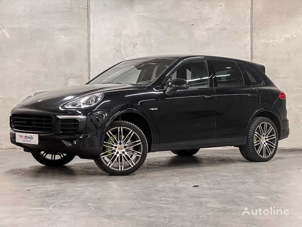 Prodaje se Porsche Cayenne krosover na aukciji