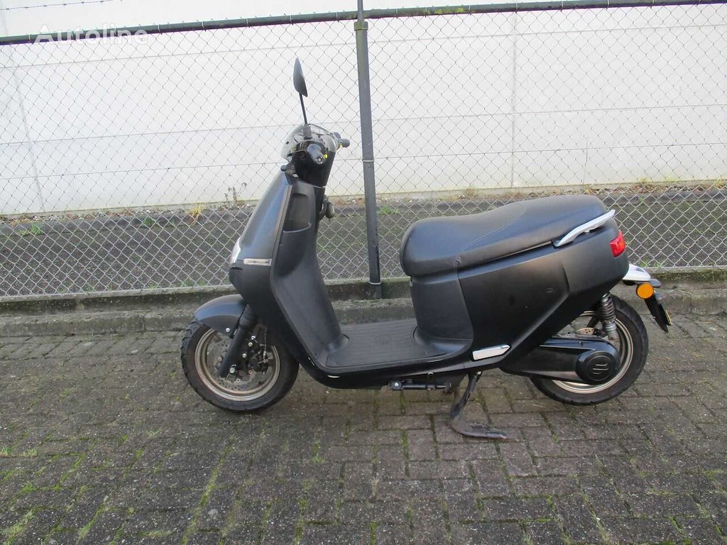 Prodaje se AGM Bromscooter skuter na aukciji