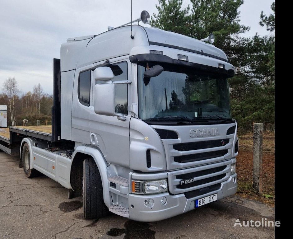 Scania P280 tegljač + poluprikolica sa niskom platformom