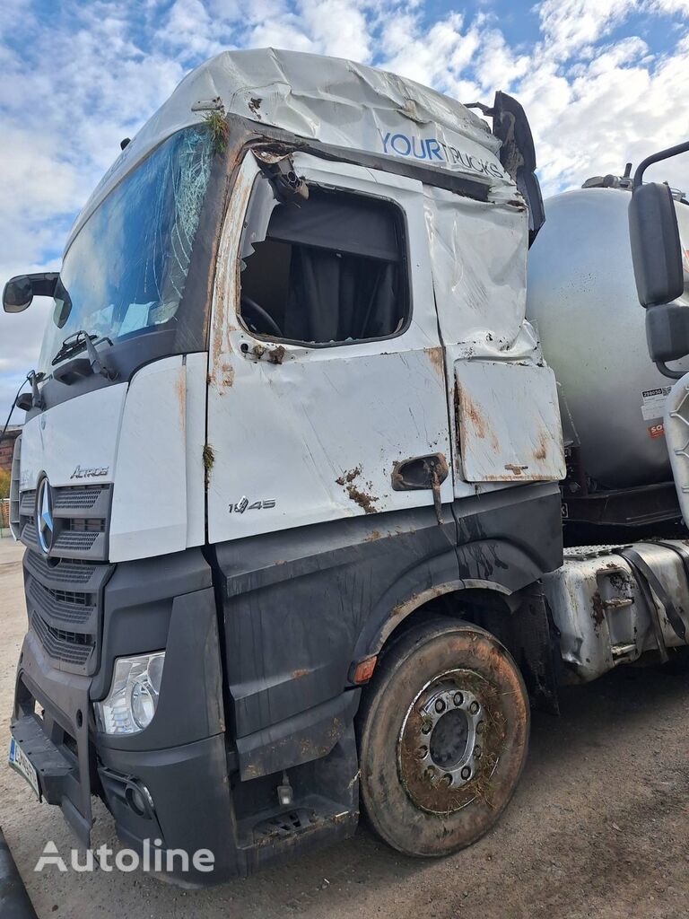 Mercedes-Benz Actros 1845 tegljač nakon udesa