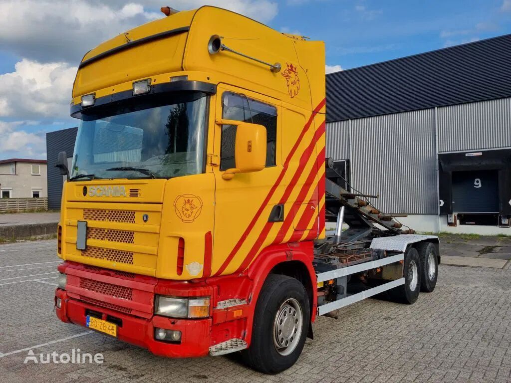 Scania V8 144 530 Full Steel 6x2 manual Euro 2 kamion sa kukom za podizanje tereta