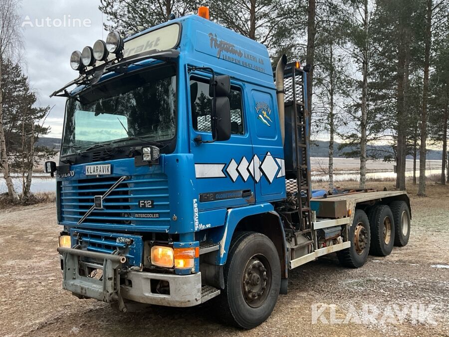 Prodaje se Volvo F12 rol kiper sa kukom na aukciji