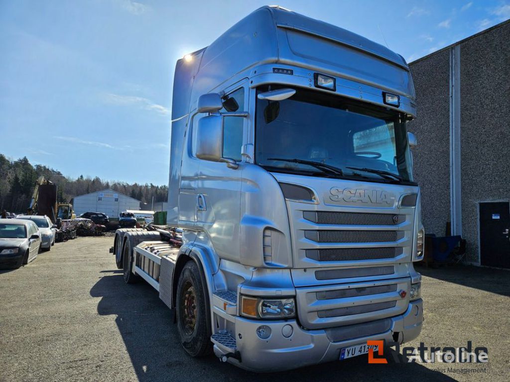 Prodaje se Scania R620 rol kiper sa kukom na aukciji