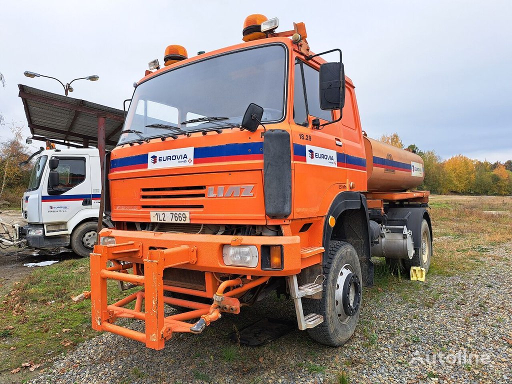 Prodaje se LIAZ 18.29 XA 4X4 autocisternu za gorivo na aukciji