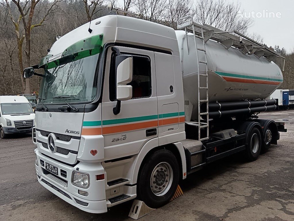 Mercedes-Benz ACTROS 2548 kamion za prijevoz brašna