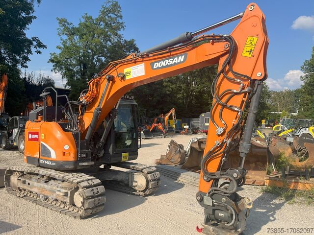 Bageri za puzanje
Doosan DX140LCR-5 with PowerTilt OQ65 quickcoupler (without bucket)