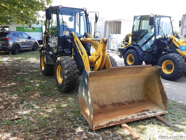 Utovarivač točkova
Komatsu WA70M-8E0 with bucket and palletfork