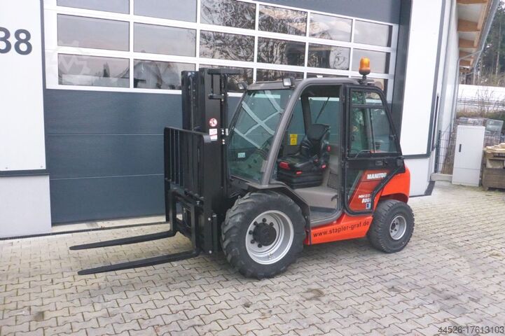 Viljuškari van puta
Manitou MH25-4T