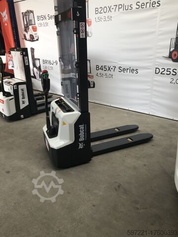 Kamioni sa paletama
Bobcat LSM12N