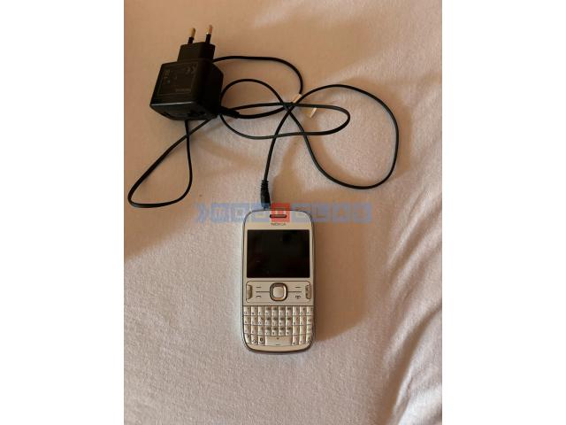 Nokia Asha 302 i punjac