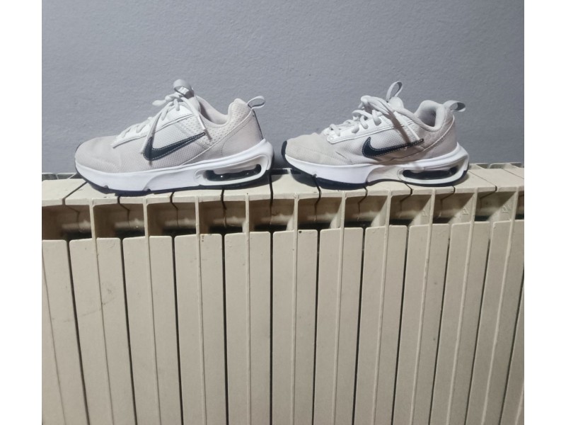 Decije nike patike 36,5