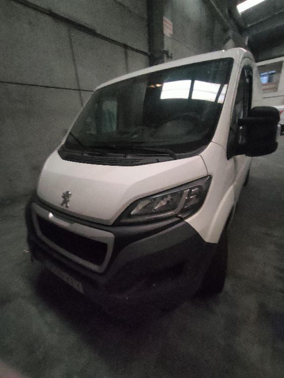 Prodaje se Peugeot BOXER minibus furgon na aukciji