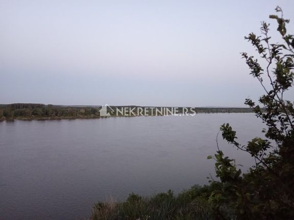 Zemljište sa pogledom na Dunav, Surduk