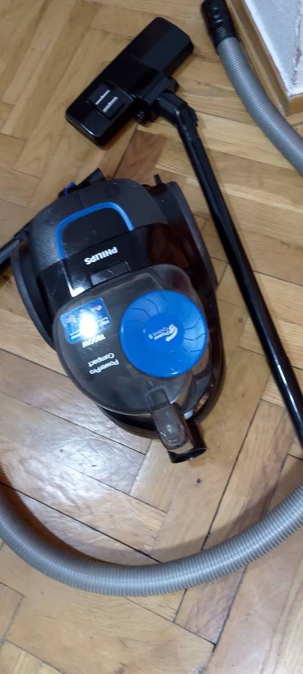 Usisivač PHILIPS na posudu do 1800w Kao nov je. dobro vuče