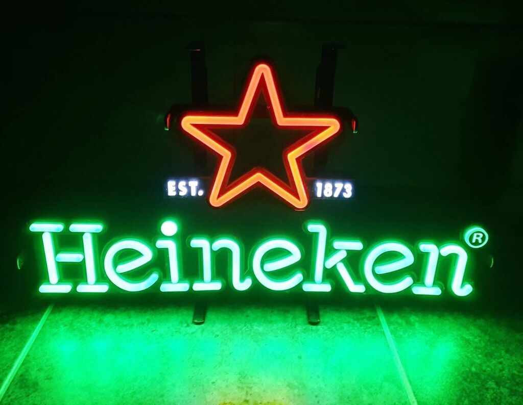 Reklama LED HeInEkEn Poseduje tragove koriscenja. Imate slike u