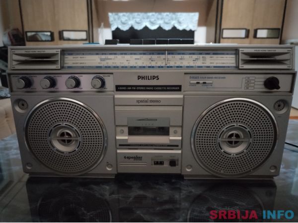 Radio kasetofon PHILIPS D8323 spatial stereo