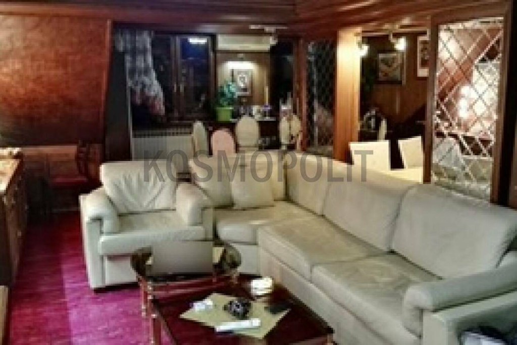 Zemun, Karadjordjev trg, Glavna, 4.0, 143m2, 260000 EUR