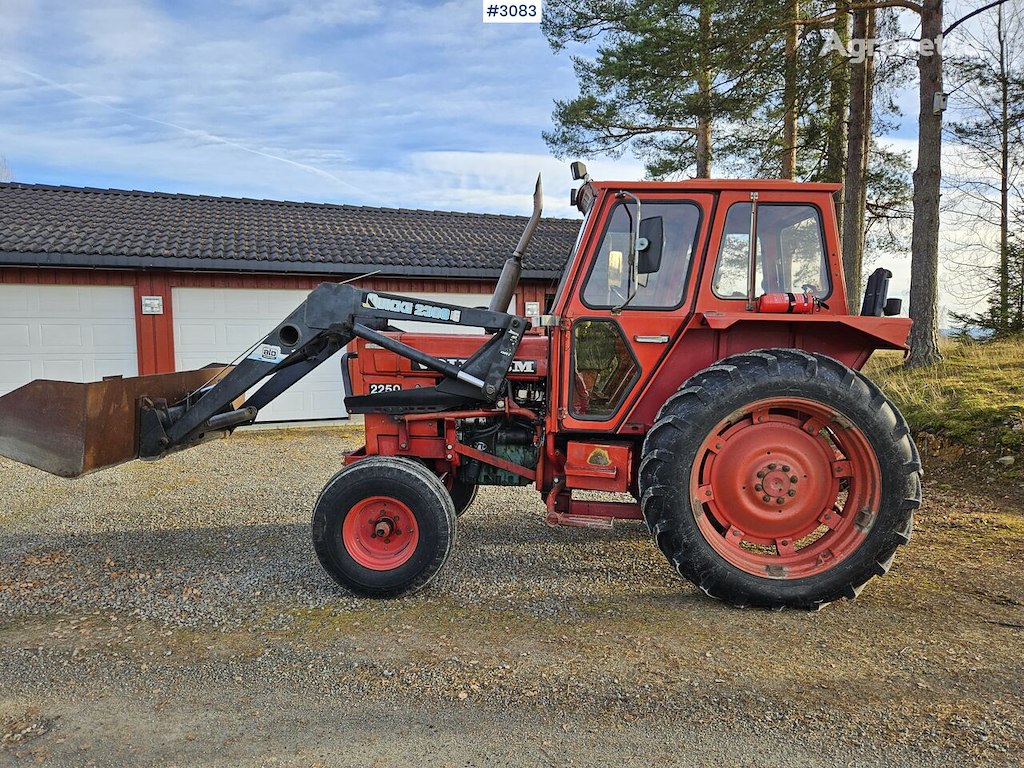 Volvo 2250 traktor točkaš