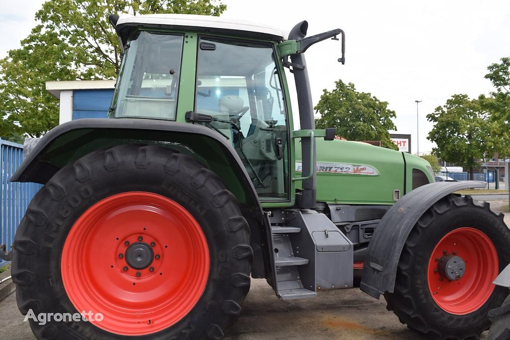 Fendt 712 Vario traktor točkaš